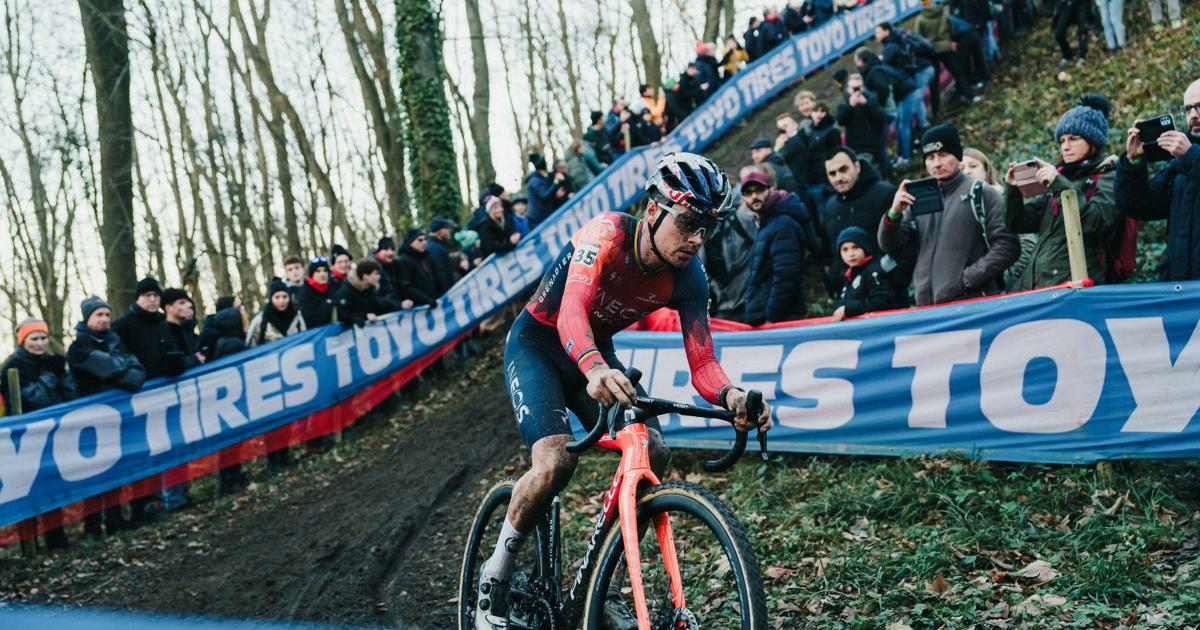 Pidcock Triumphs in World Cup Comeback | Flanders Classics