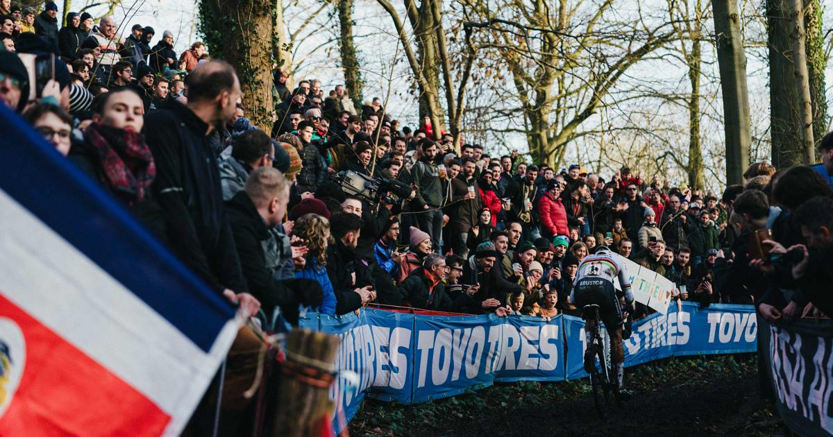 Van der Poel rules in the Gavere mud | Flanders Classics